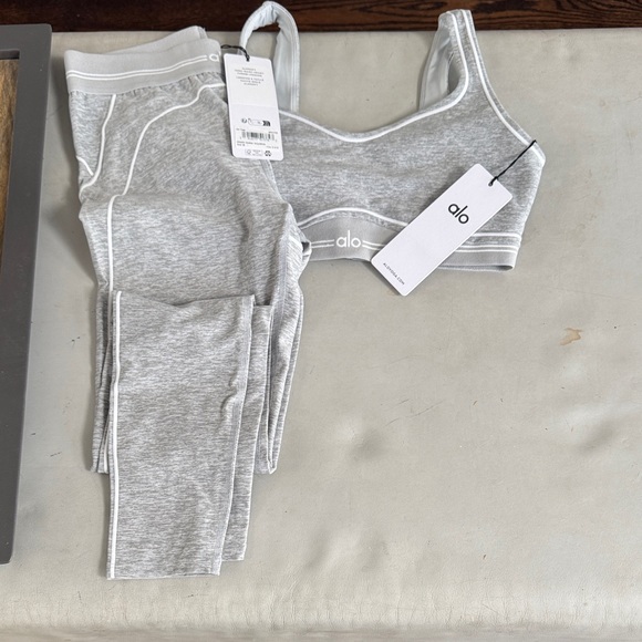ALO Yoga | Intimates & Sleepwear | Alo Yoga Womens Light Gray Sports ...